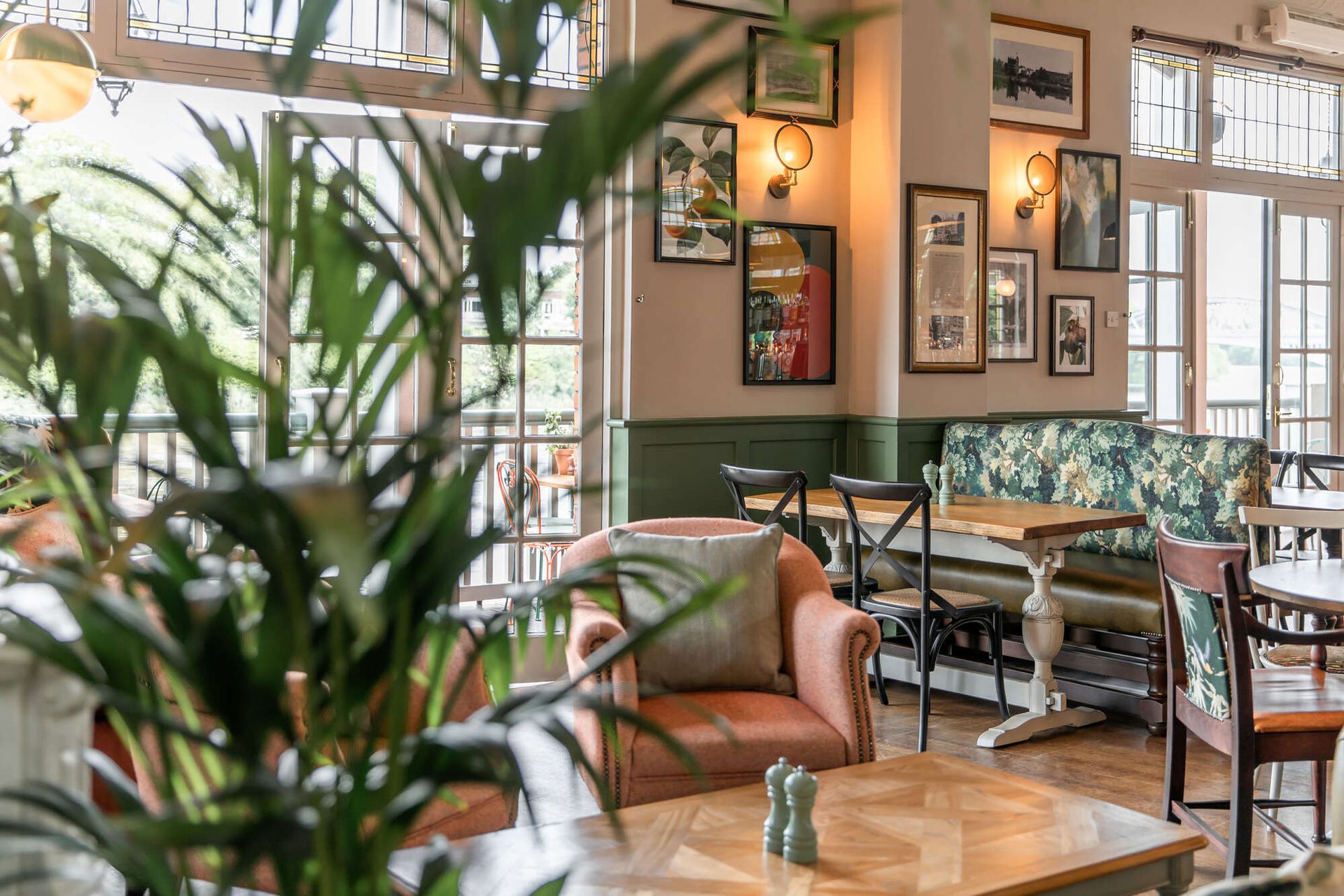 The White Hart Barnes | pub | South West London | Young's Pub